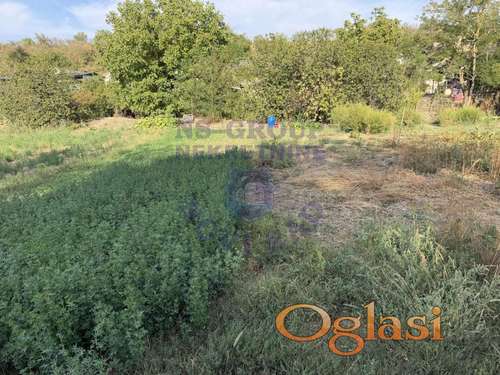 Na prodaju plac površine 824 m² u Krušedol Selu