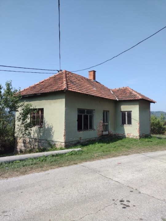 Prodajem kucu Trudelj-Gornji Milanovac