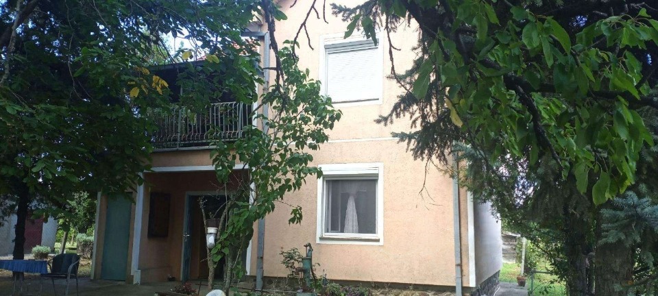 Kuca u vikend naselju Cortanovci