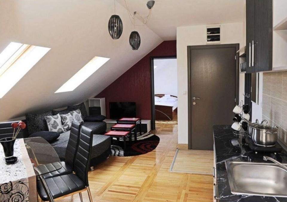 Na prodaju apartman u Kraljevim Cardacima