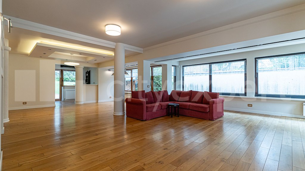 Kuća za izdavanje BEZ PROVIZIJE: Petosoban i veći, 300m², Beogradskog bataljona, Čukarica - 4000€