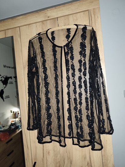 Elegantna crna bluza L