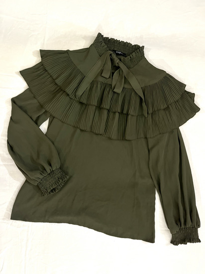 Elegantna maslinasto zelena bluza