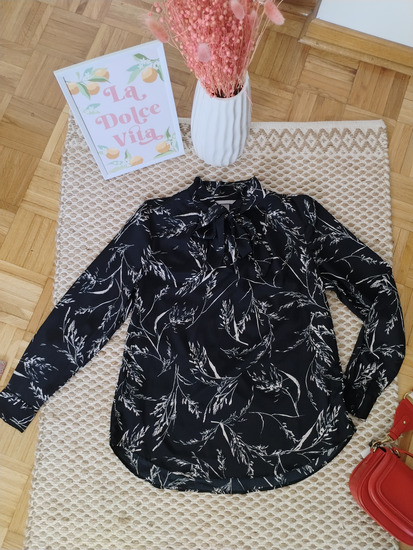 H&M svilenkasta bluza