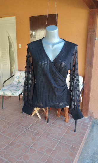 Nova SHEIN luksuzna crna bluza preklop tufne L