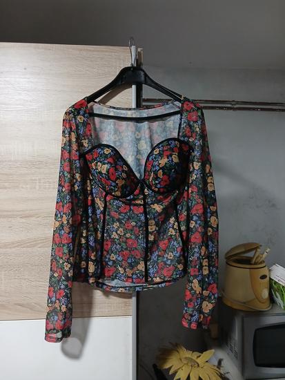 Predivna cvetna bluza sa korsetom