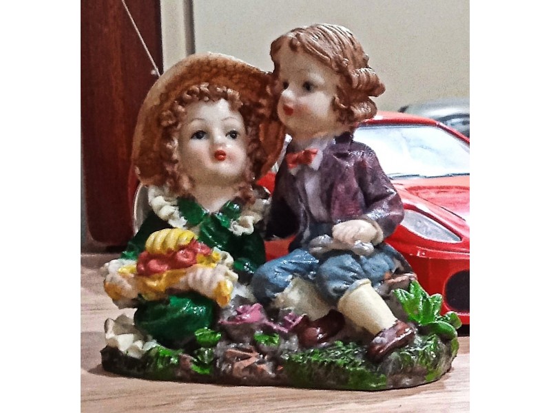 Zaljubljeni par - ukrasna figura