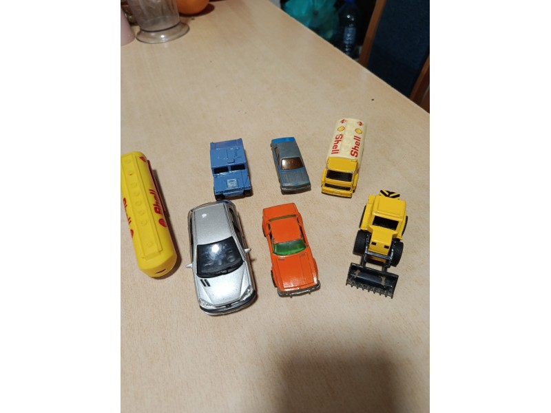 Lot modela automobila