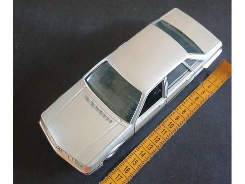 GAMA 1:25 Opel Senator