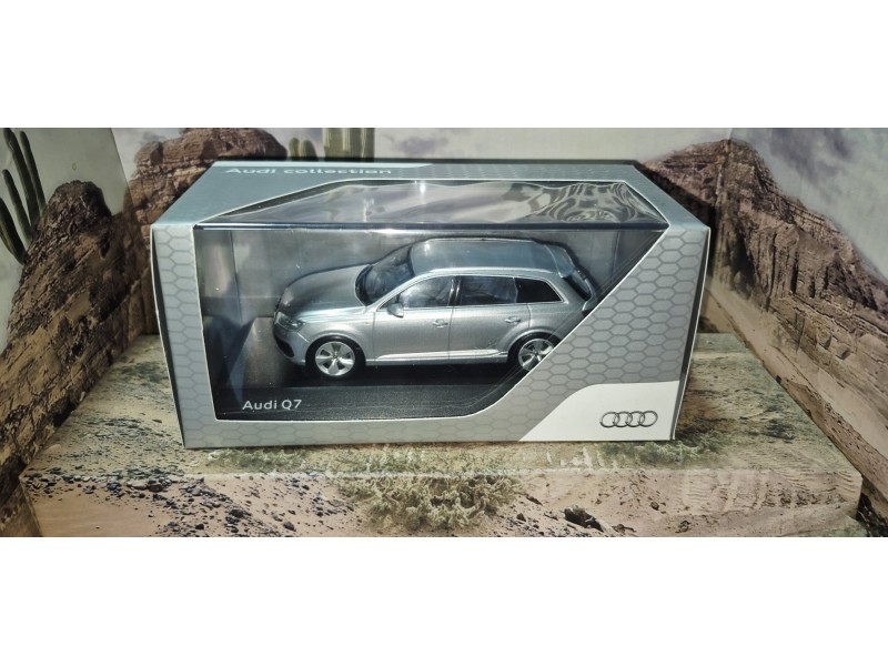 Spark Audi Q7 (2015) 1:43