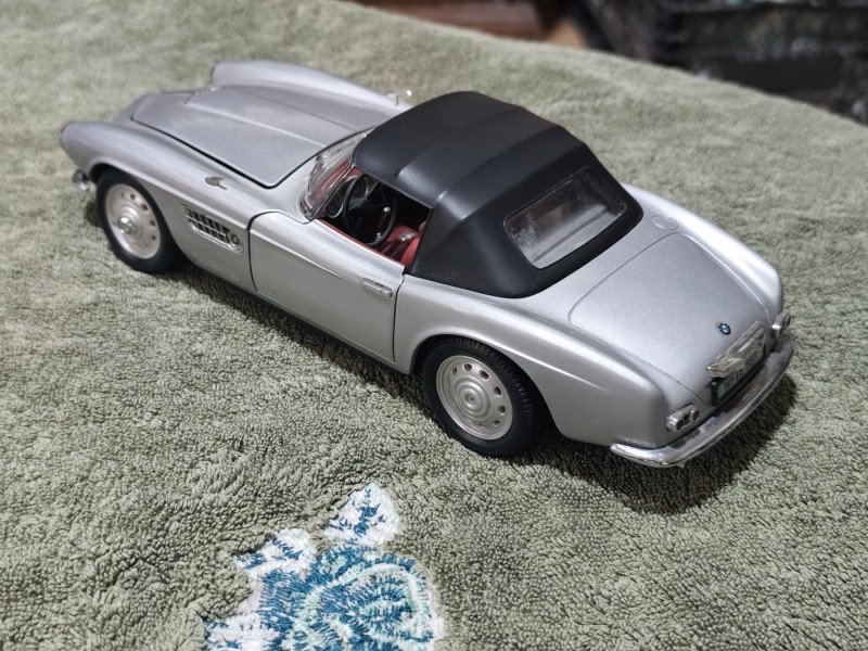 Bmw 1:18