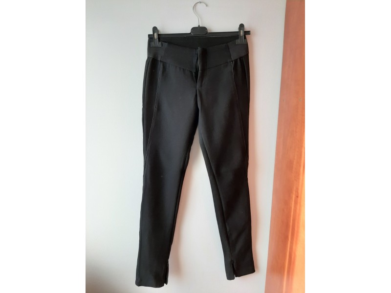 Bershka crne pantalone XS
