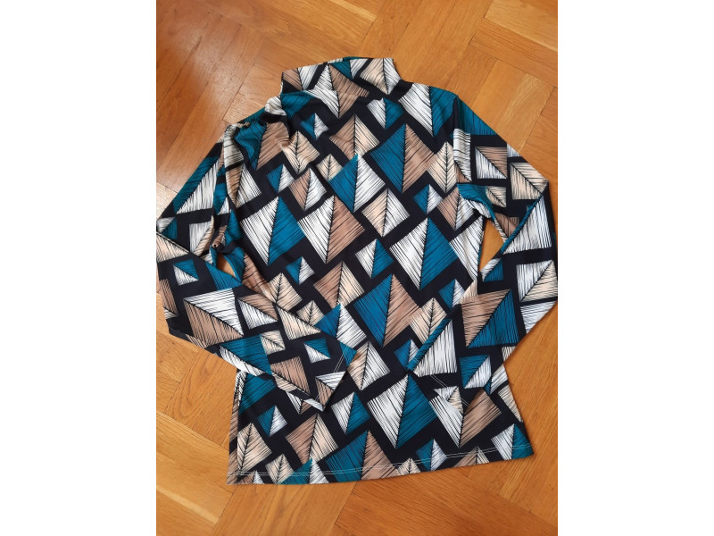 Prelepa šarena bluza(Italija) nova vel.M