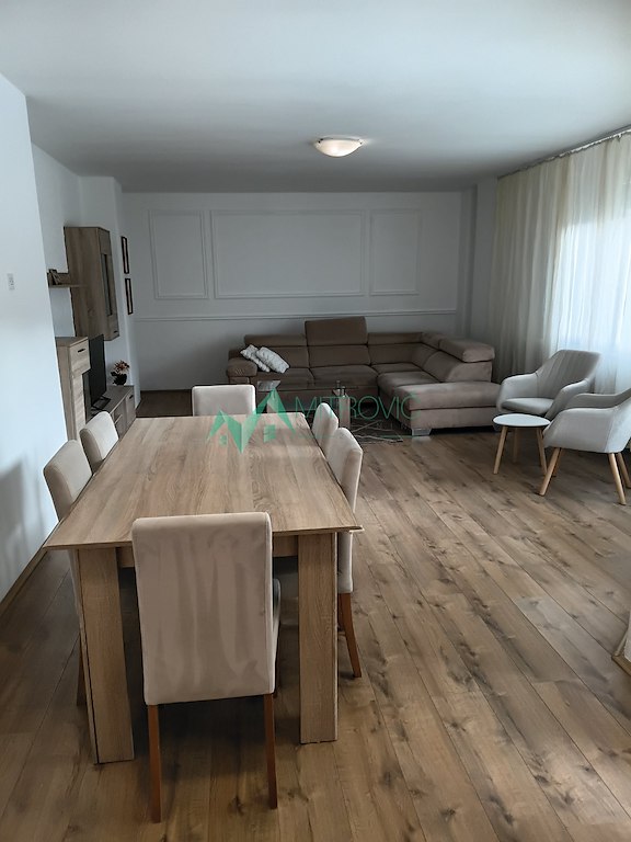 Trosoban stan za izdavanje, Novo Naselje, Novi Sad, 83m², 750 €/mes