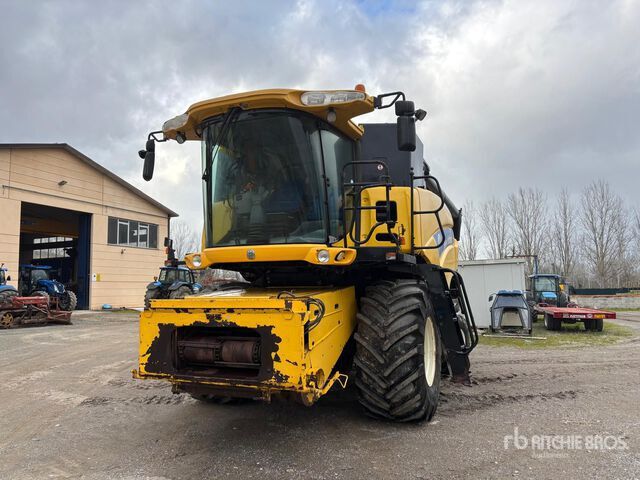 Prodaje se New Holland CR9060 kombajn za žito na aukciji
