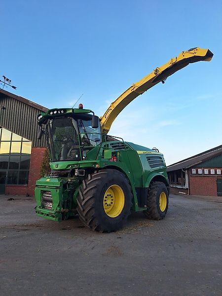 John Deere 8300 krmni kombajn