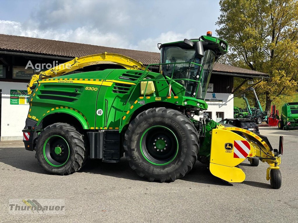 John Deere 8300 krmni kombajn