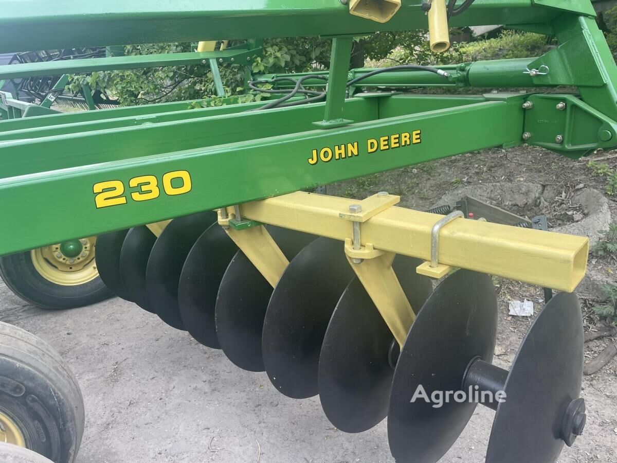 John Deere 230 tanjirača