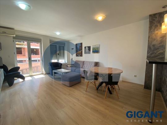 Crveni krst, 74m2, IV,