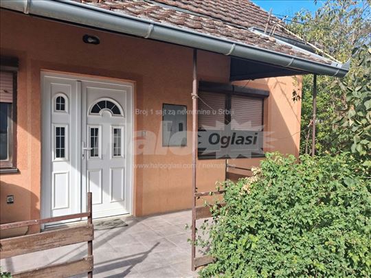 Izdaje se kuća u Ugrinovcima, opština Zemun