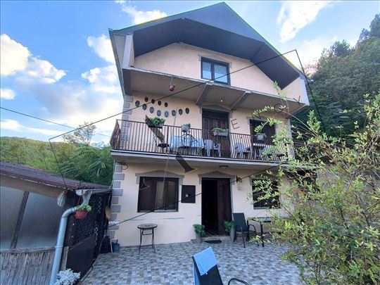 2-etažna kuća Bogutovačka Banja