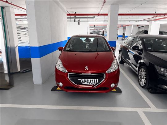 Garažno mesto 13m2 odmah dostupno