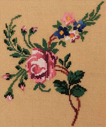 Vezena jastučnica 46 x 42 cm