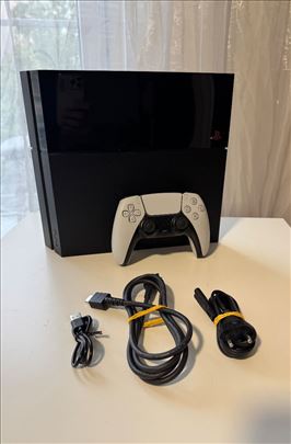 Sony PlayStation 4 (PS4) – odlično stanje