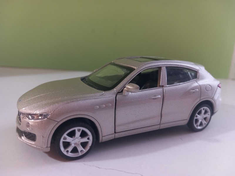 Maserati Levante 1:43