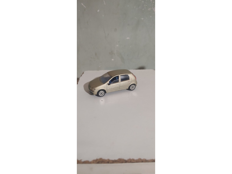 MAJORETTE FIAT PUNTO 1:43 RRR