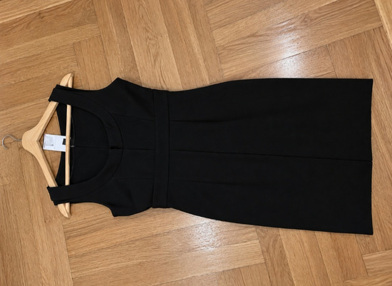 Tommy hilfiger haljina 88% vuna sa etiketom