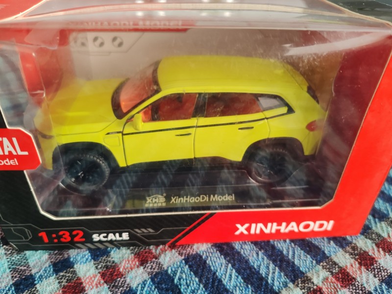 AUTO MODEL ZELENI SUV 1:32 (NOVO)