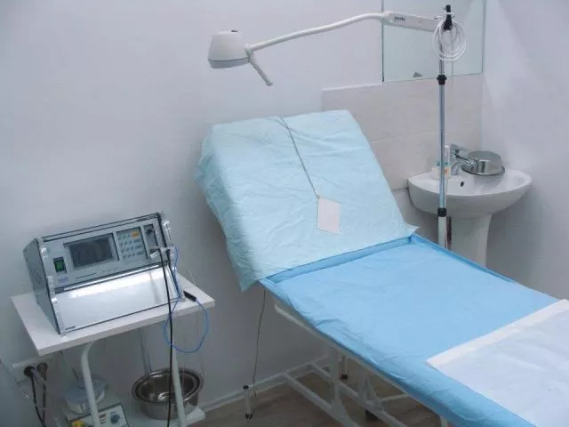 HIRURŠKA KOREKCIJA DONJIH KAPAKA (SA ANALGO SEDACIJOM)