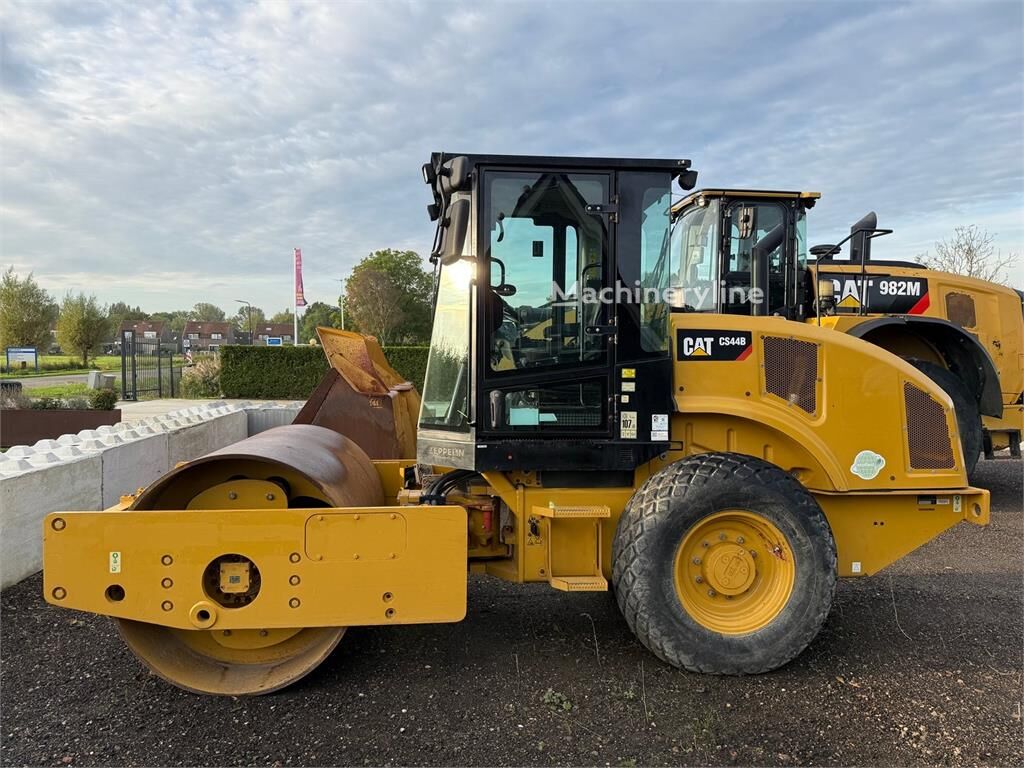 Caterpillar CS44B kompaktor s jednim valjkom