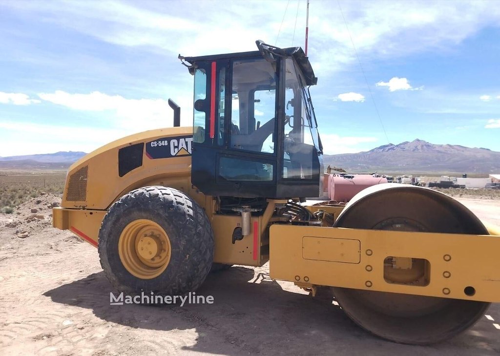 Caterpillar CS-54B kompaktor s jednim valjkom