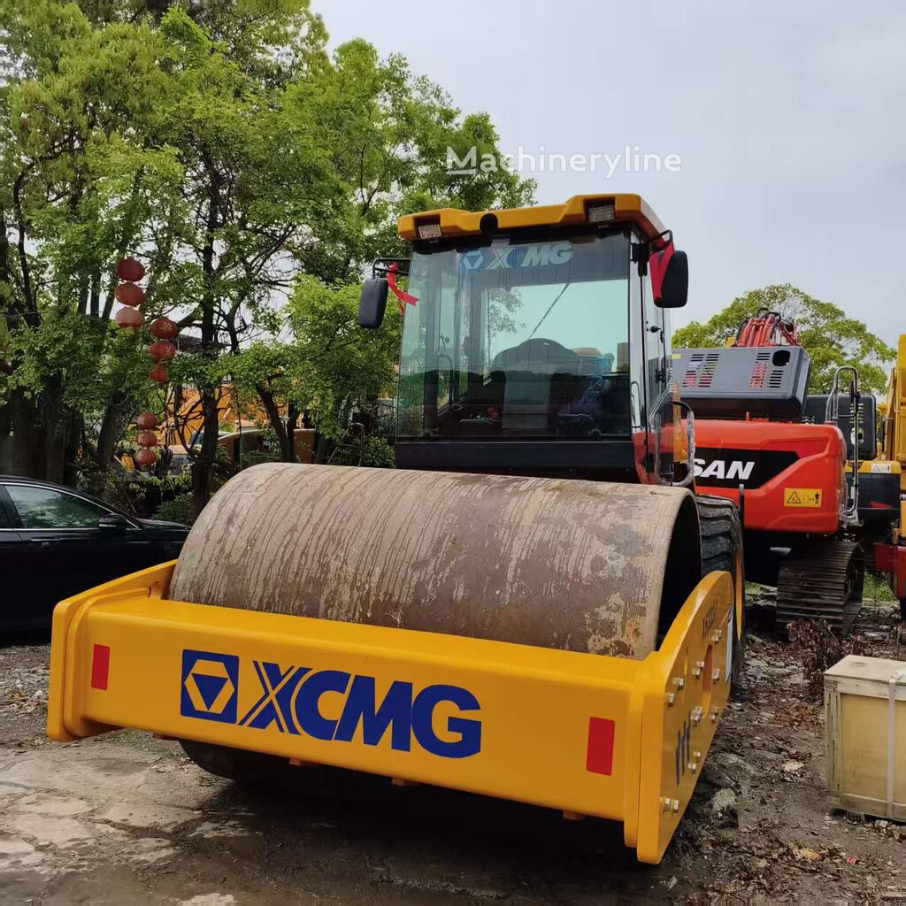 XCMG XS223J kompaktor s jednim valjkom