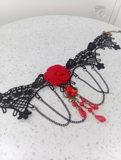 Ogrlica choker NOVO
