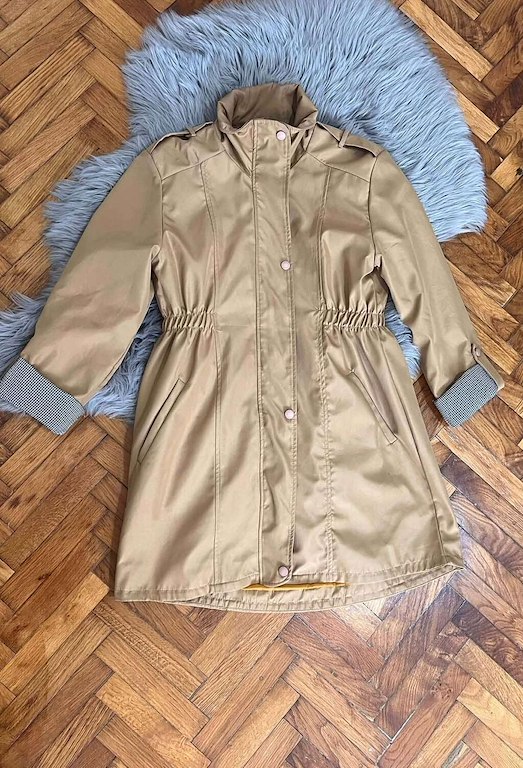 Bež ženska parka/jakna srednje dužine S/M - Boja: klasčna bež - Kroj