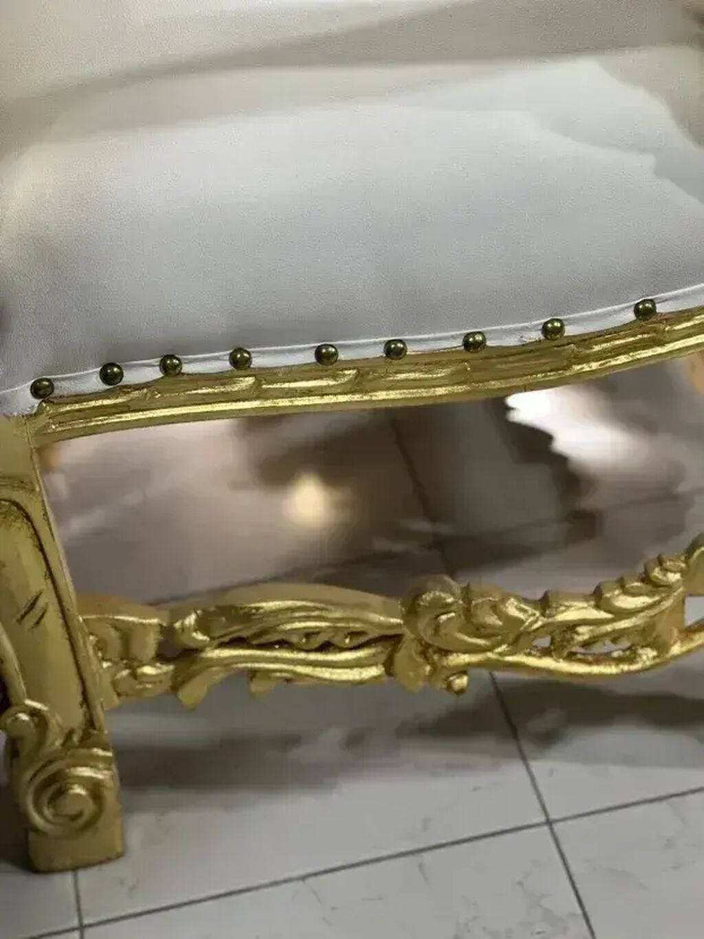 Stilska tron fotelja (visina 168 cm)   ✨ Odlično stanje.    Moguće