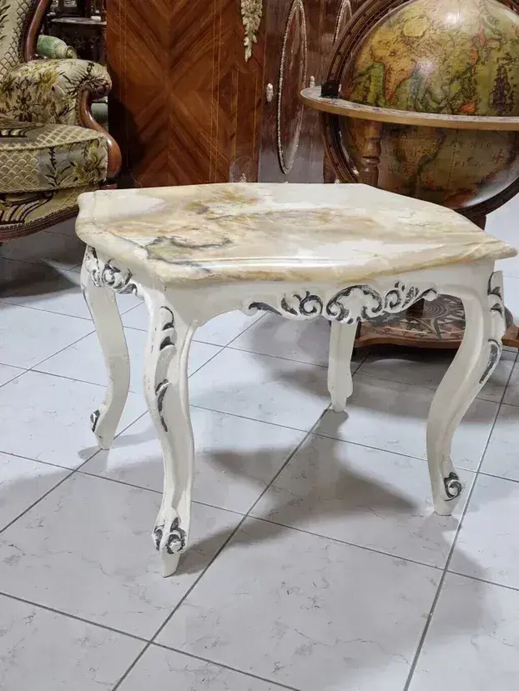 Stilski sto – drvo / oniks – Dobro stanje    Dimenzije: Širina: 66 cm