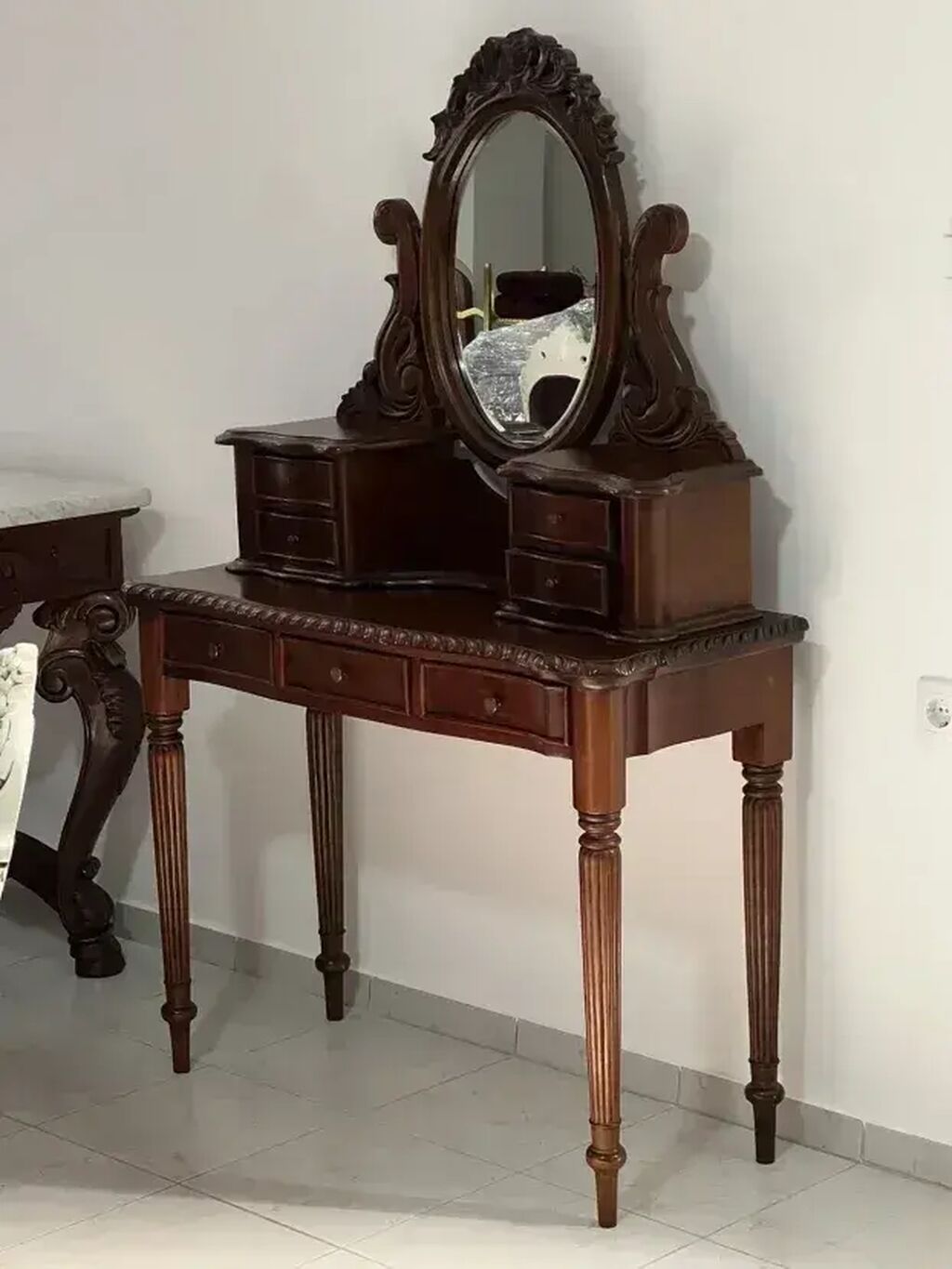 Toaletni sto / sminkernica Dobro stanje sirina 101 cm dubina 41.5 cm
