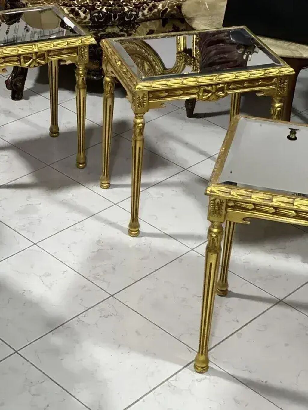 Set tri stočića    Odlično stanje    Pozlata ✨ Lično preuzimanje ili