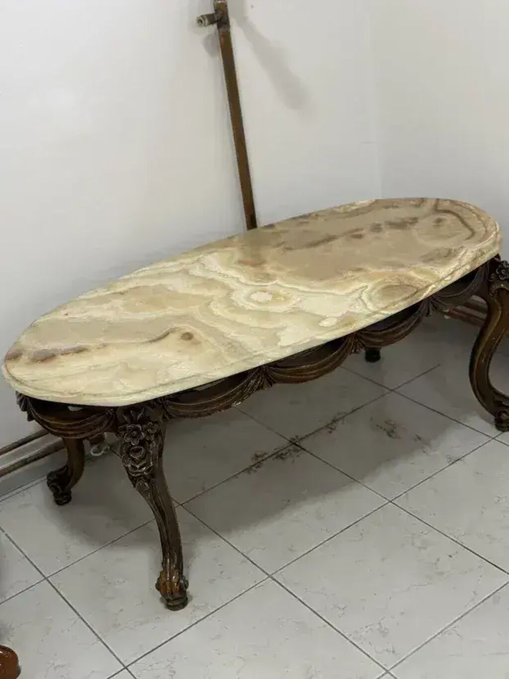 Stilski sto (drvo / elipsa)   ✨ Dobro stanje.    Širina: 118 cm