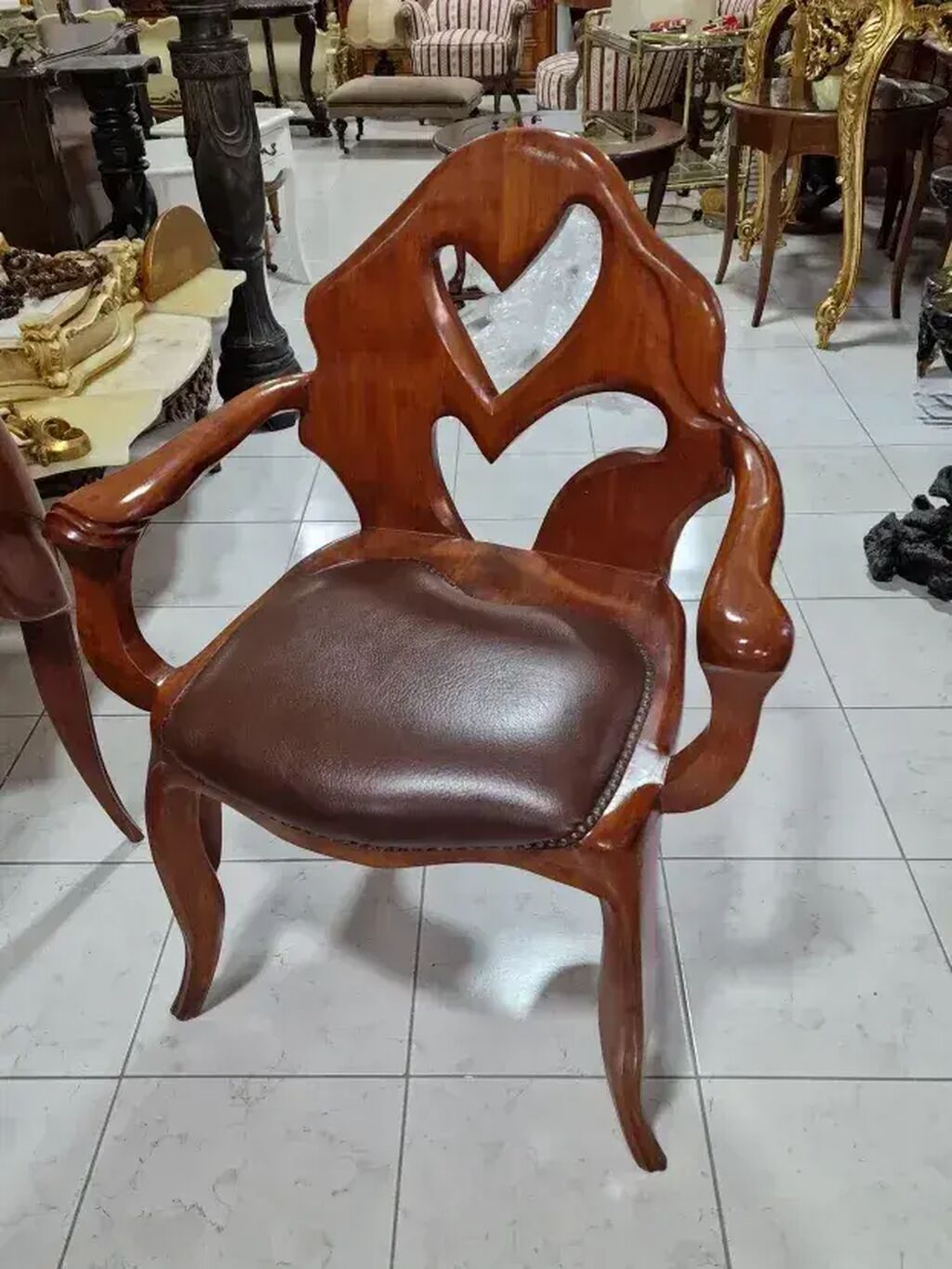 Toaletni sto sa stolicom / Šminkernica   ✨ Dobro stanje.    Moguće