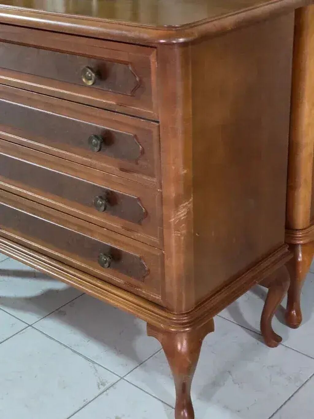 Stilska komoda sa fiokama   ✨ Dobro stanje, osim što je blago oštećen