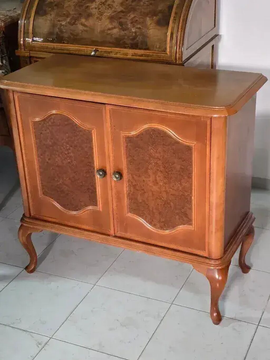 Stilska komoda (dvokrilna)   ✨ Dobro stanje.    Širina: 89 cm