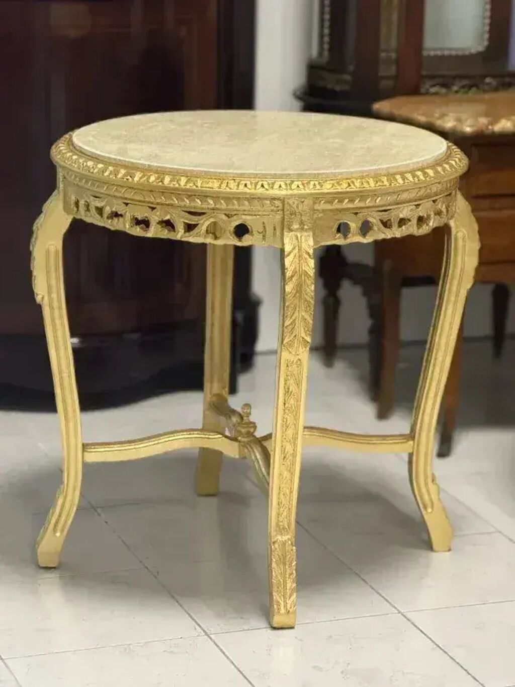 Salonski sto u pozlati   ️✨ Dobro stanje.    Prečnik: 69 cm    Visina
