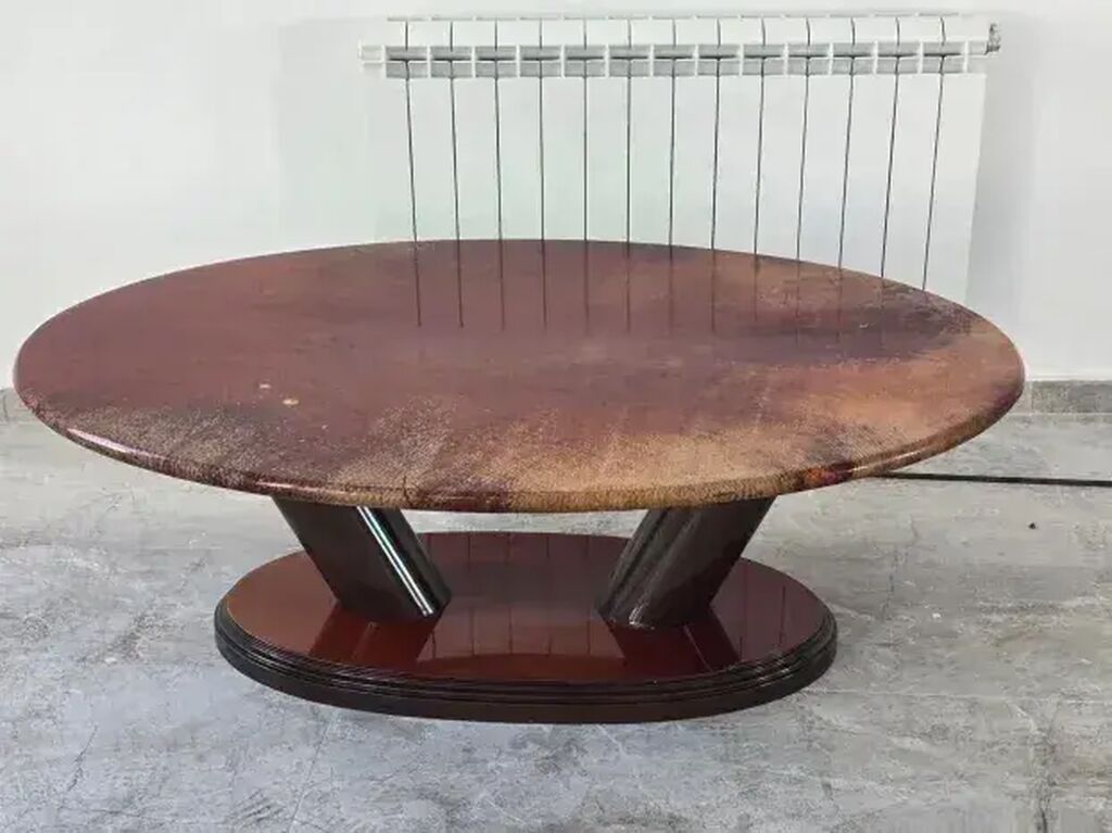 Stilski sto 150 x 100 cm Ima par oštećenja na ploči.    Dimenzije