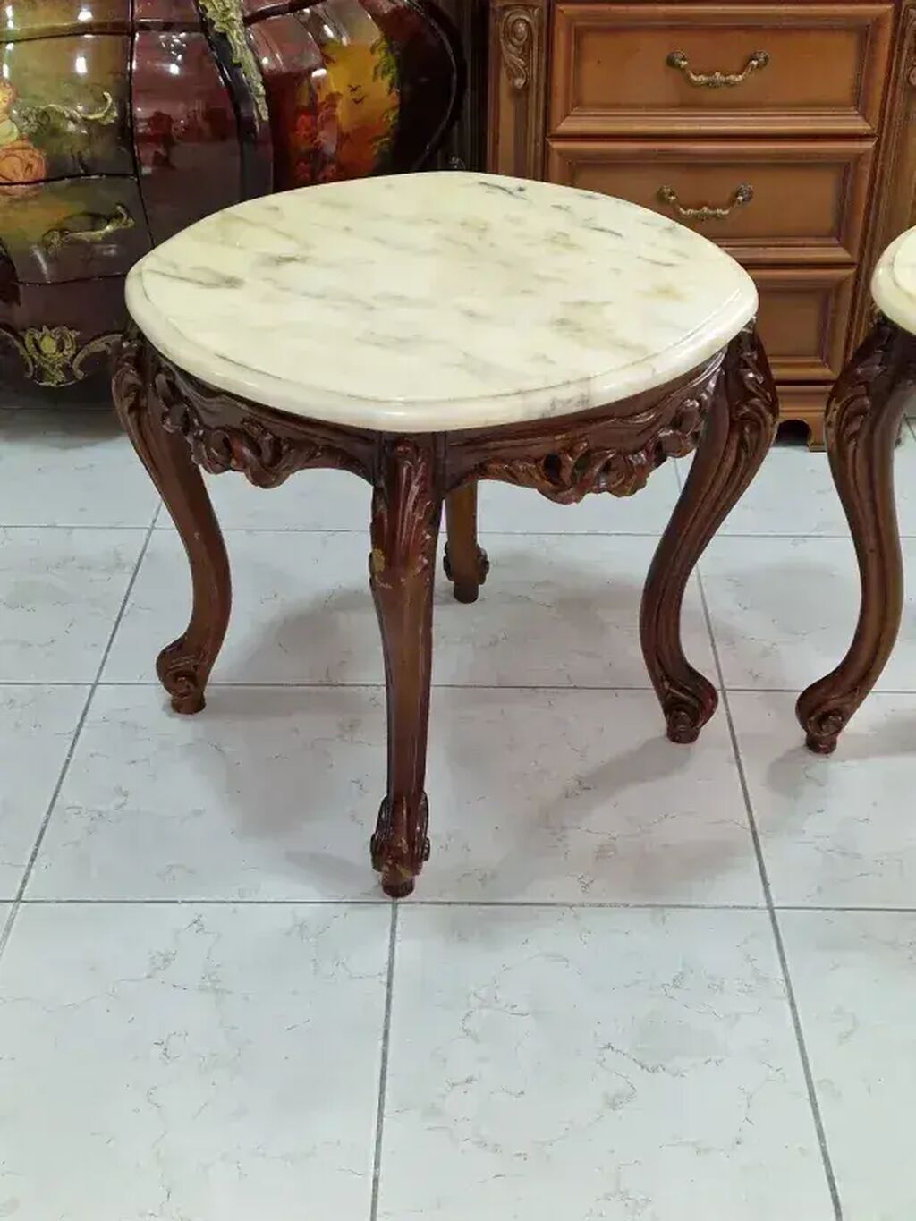 Stilski stocici (drvo / oniks) 2 komada Stocici u dobrom stanju Cena