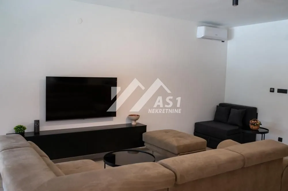 Izdavanje, kuća, 60m², Petrovaradin, Novi Sad